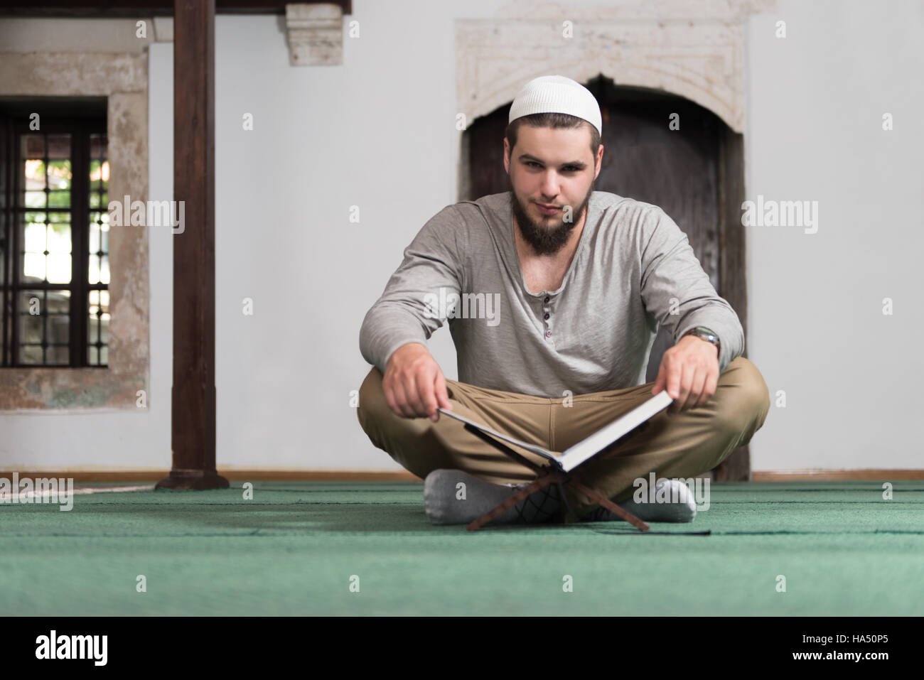Humble muslim man reading koran hi-res stock photography and images - Alamy