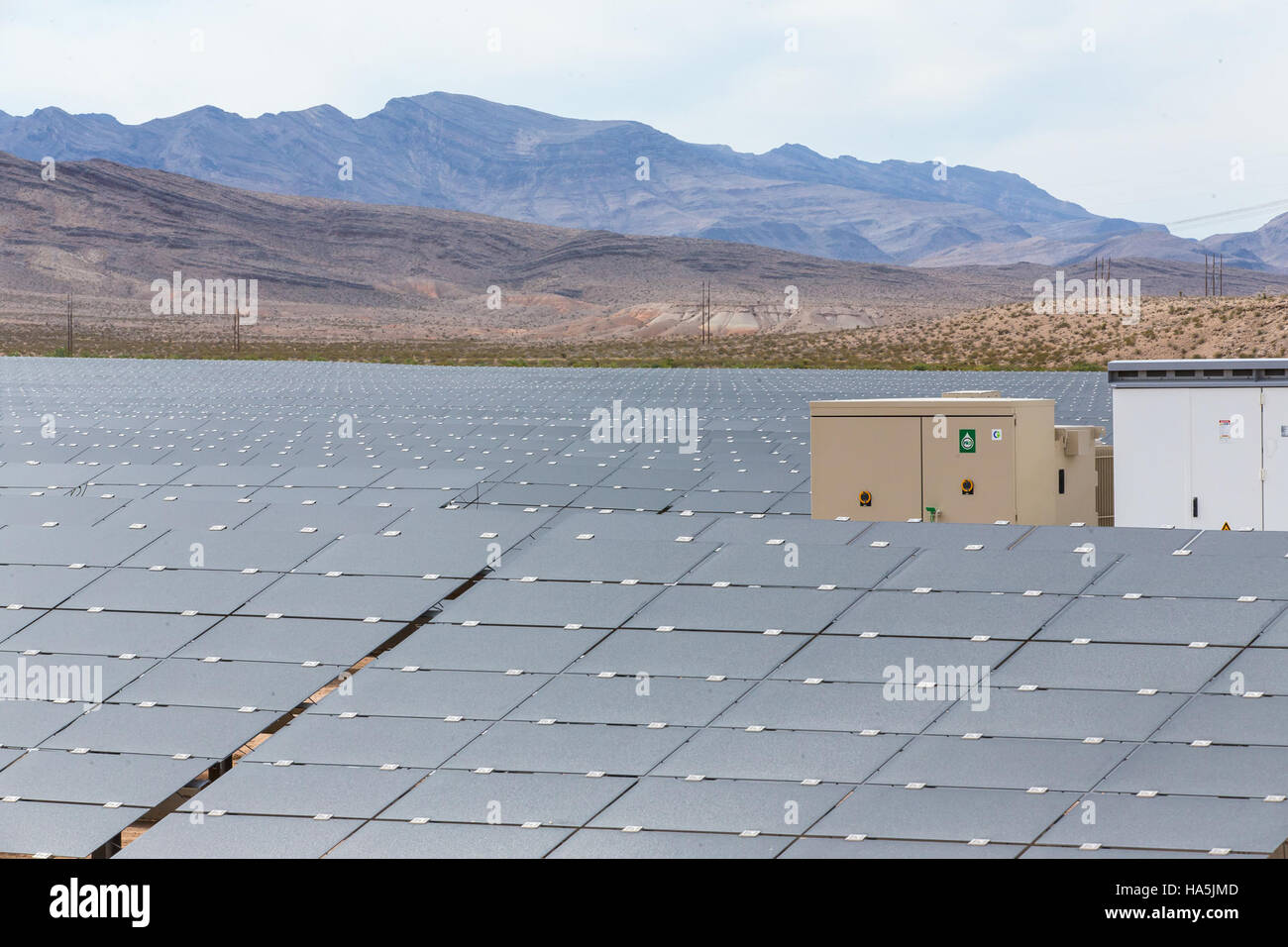 Utility scale solar hi-res stock photography and images - Alamy