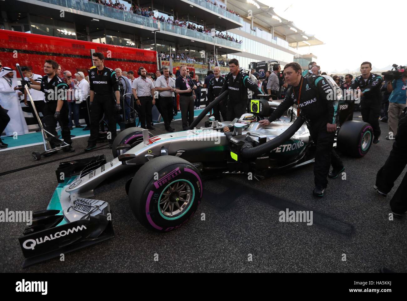 F1 grand prix starting grid hi-res stock photography and images - Alamy