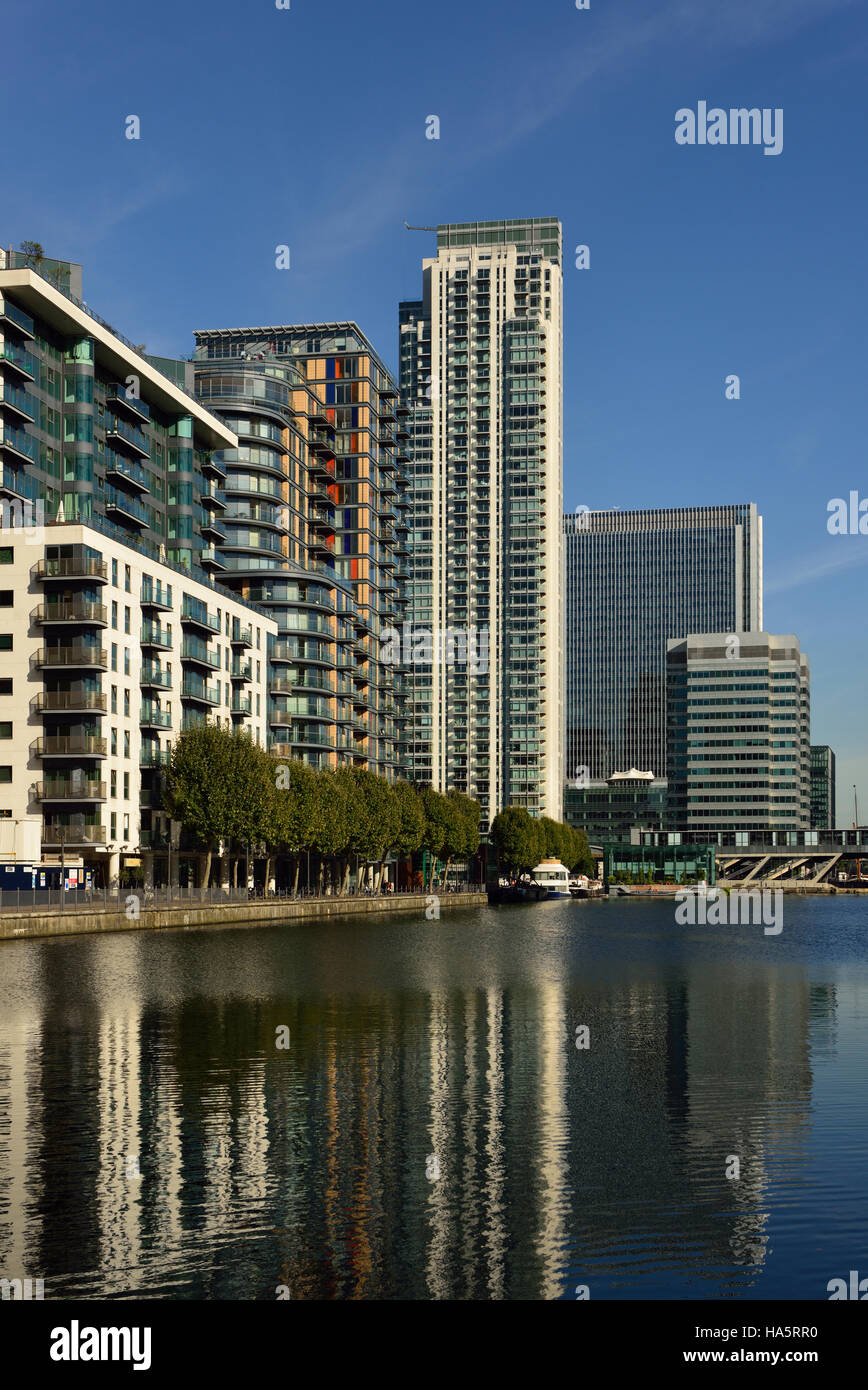 Millwall Inner Dock, Crossharbour, Isle of Dogs, Canary Wharf, London ...