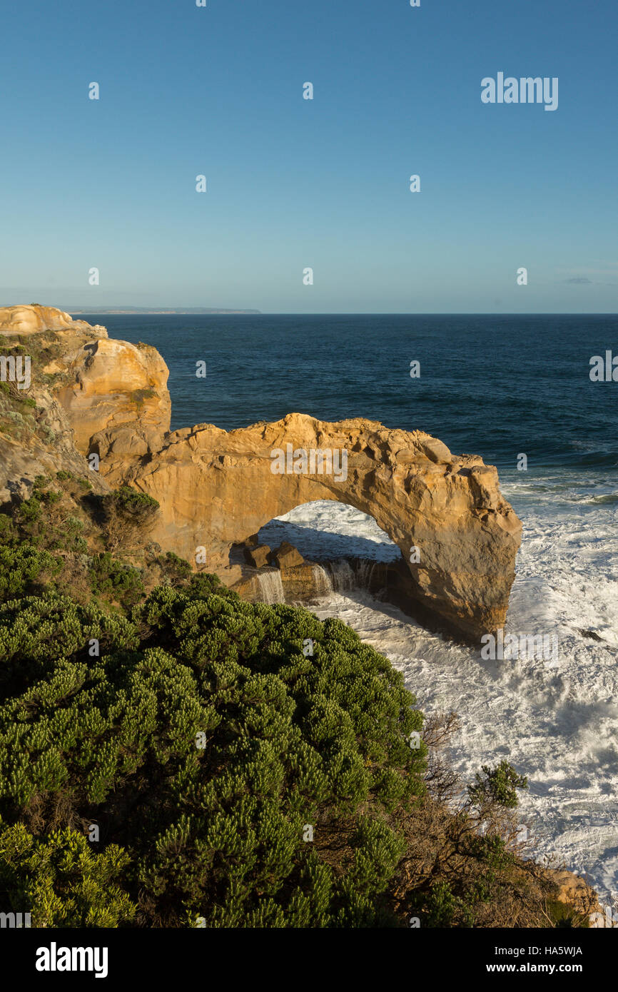 A Huge Wave Crashing into The Arch, Great Ocean Road, Victoria ...