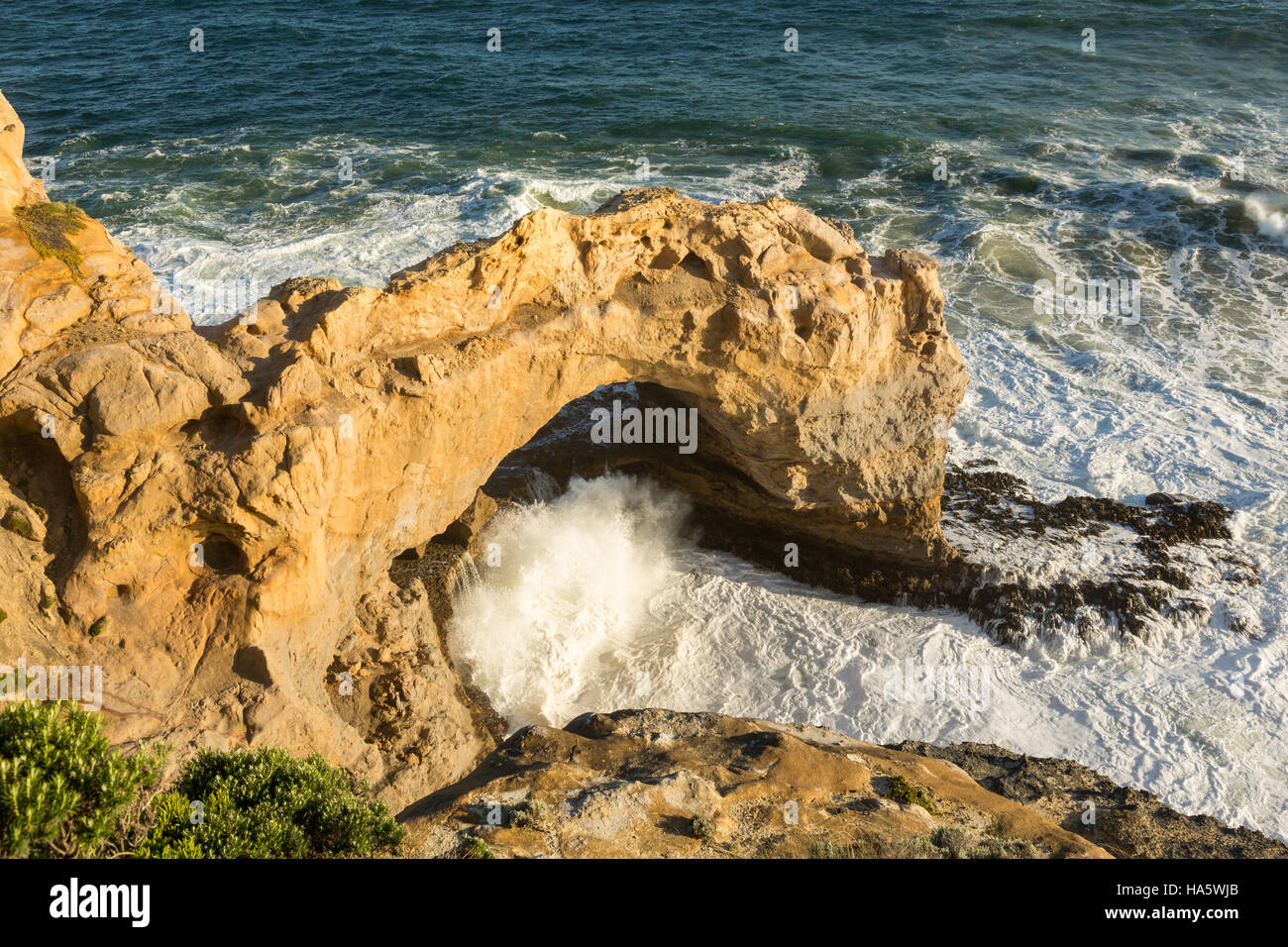 A Huge Wave Crashing into The Arch, Great Ocean Road, Victoria ...