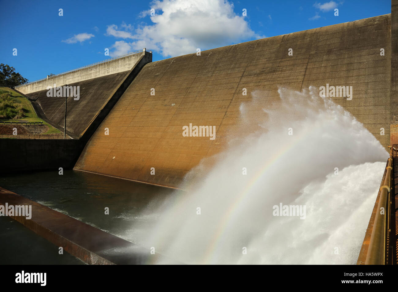 Tinaroo falls dam hi-res stock photography and images - Alamy