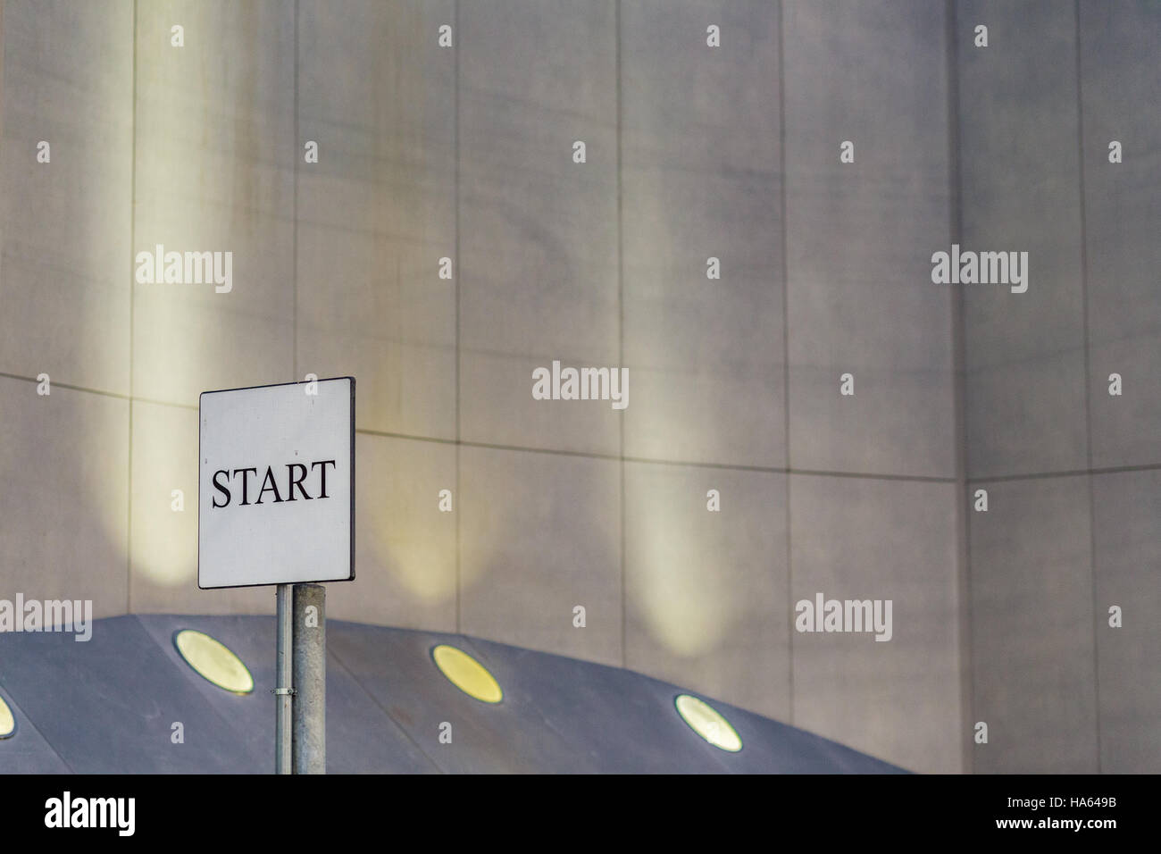 start written on white signboard Stock Photo - Alamy