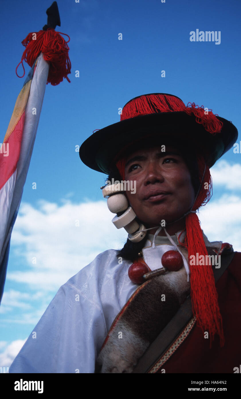 Caption: Ser'xu, Sichuan, China - Aug 2002. A Khampa man carrying the ...
