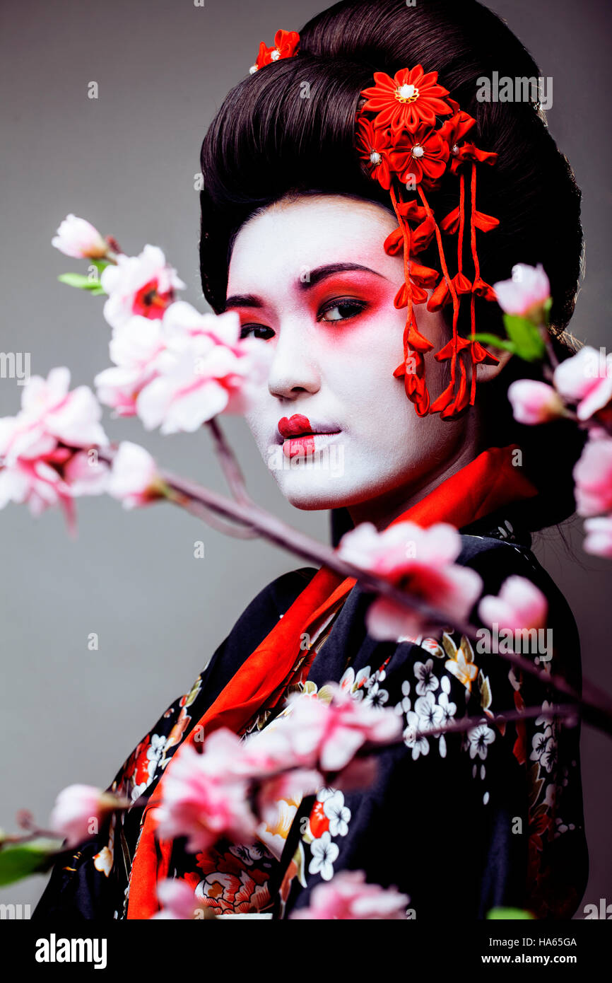 young pretty geisha in kimono sakura view Stock Photo - Alamy