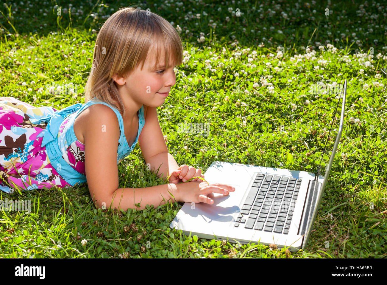 Laptop computer park garden hi-res stock photography and images - Alamy