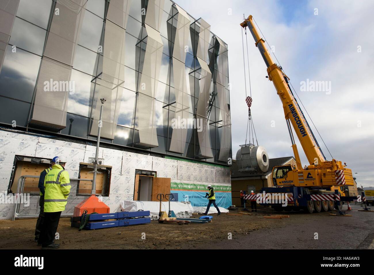 A crane lifts an ultra-powerful Â£10 million magnetic resonance imaging ...