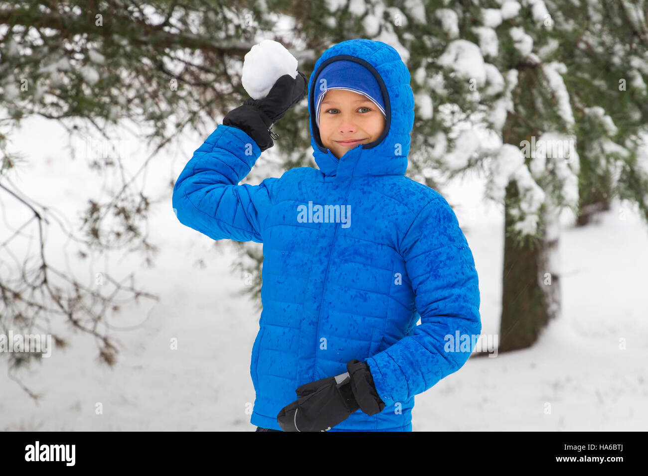 Child throwing snowball hi-res stock photography and images - Alamy