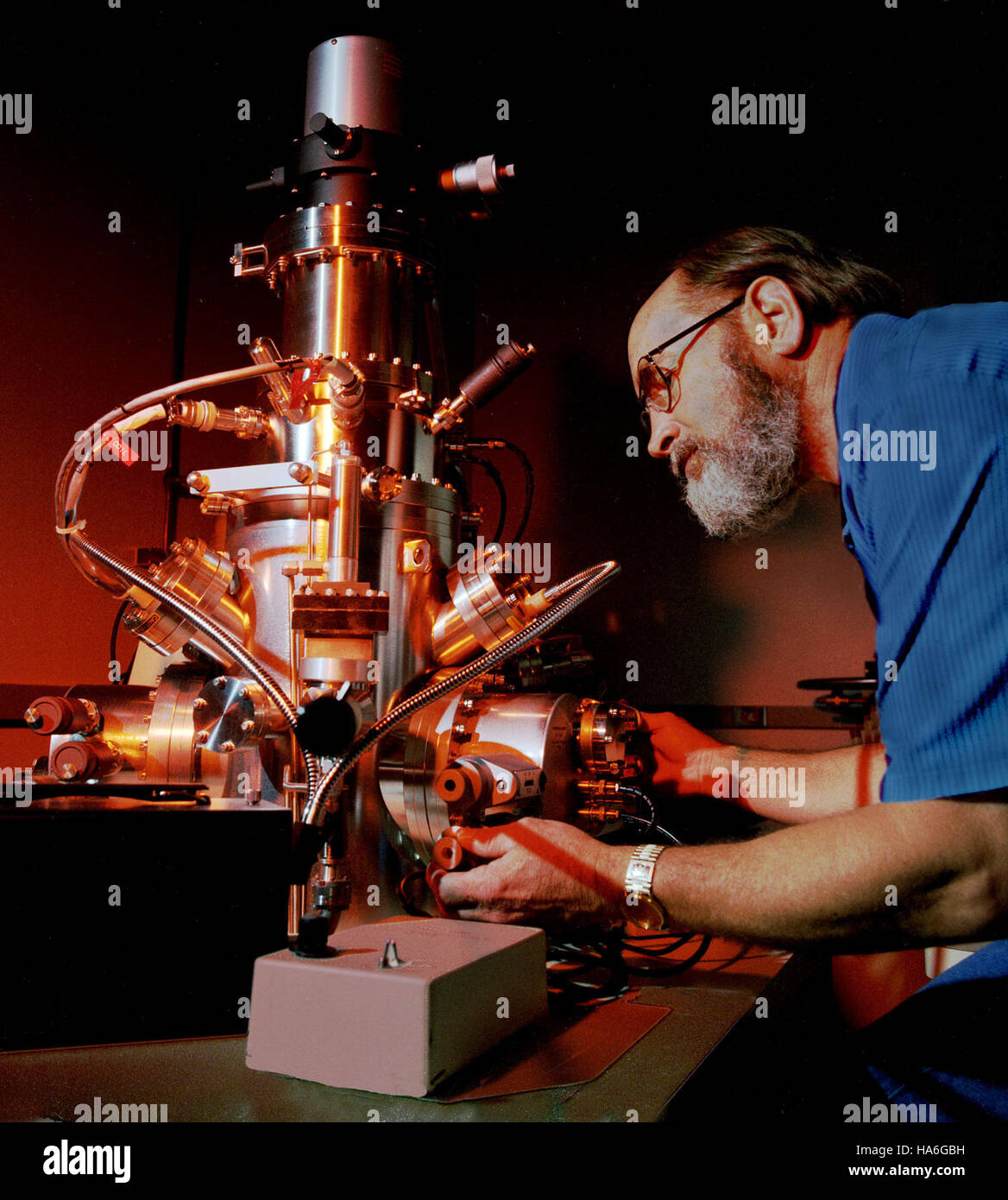The Oak Ridge National Laboratory (ORNL) uses advanced electron ...