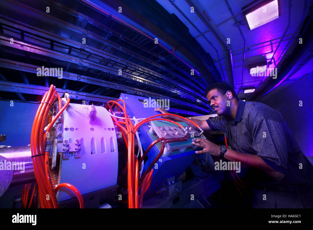 Spallation neutron source hi-res stock photography and images - Alamy