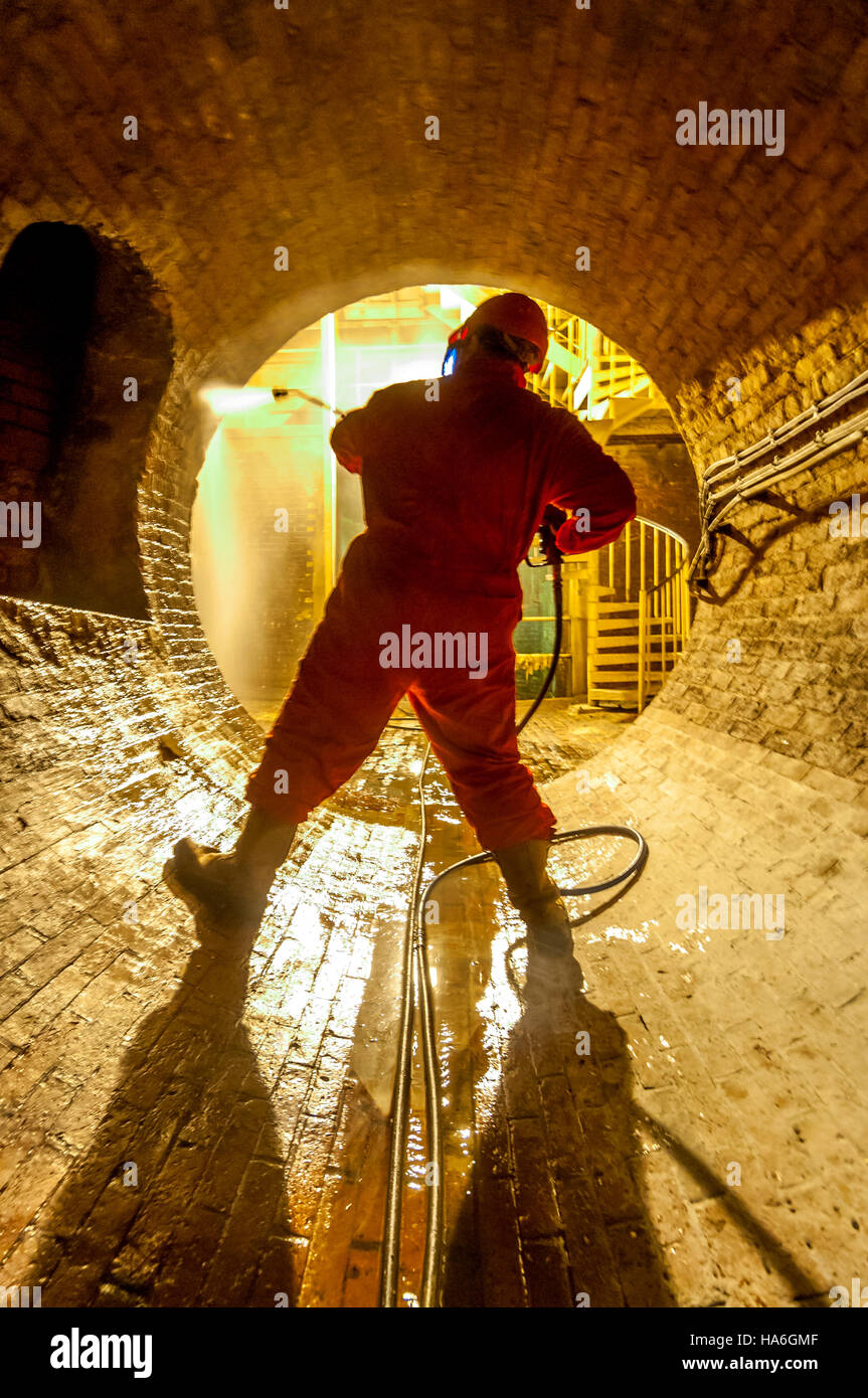 Operative Simon Judd cleaning part of Brighton’s Victorian sewer system ...