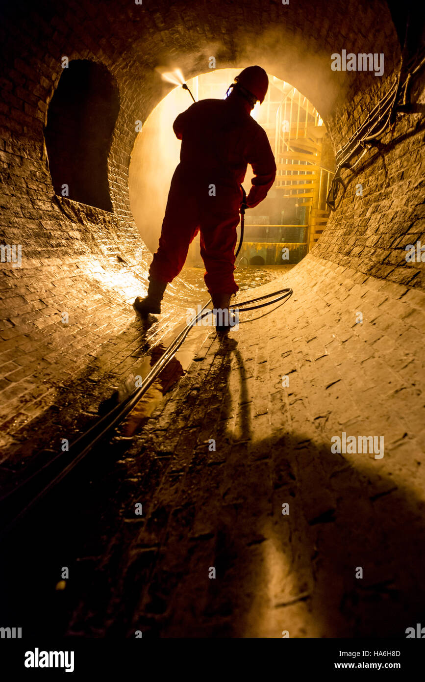 Operative Simon Judd cleaning part of Brighton’s Victorian sewer system ...