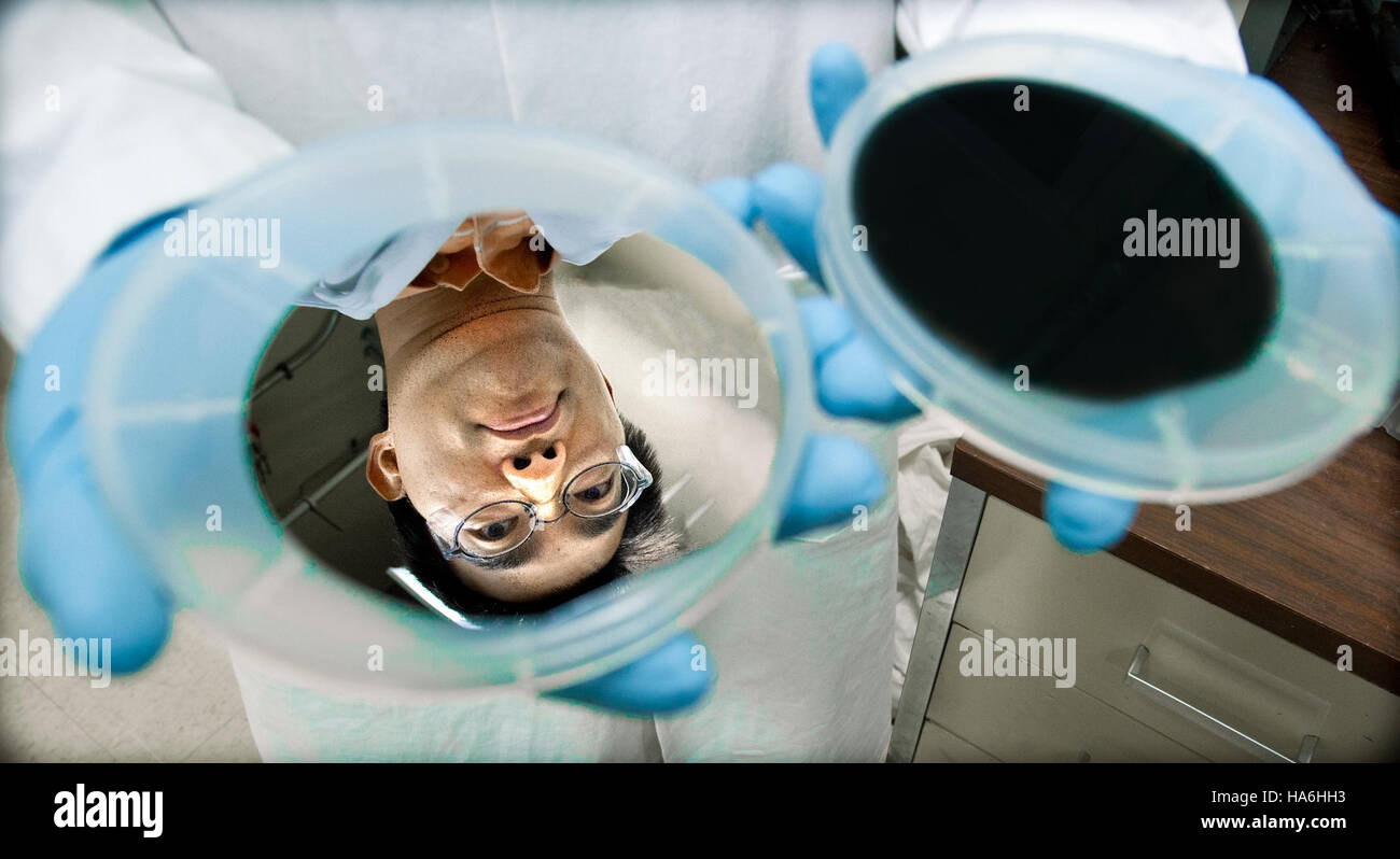 Solar pv laboratory hi-res stock photography and images - Alamy