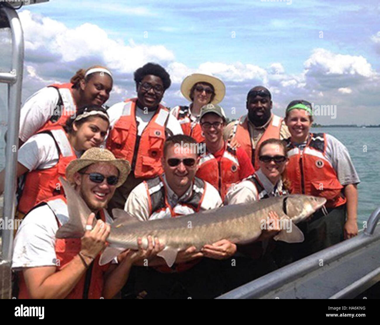 Student Youth Conservation Corps (YCC) members and fish biologists at ...