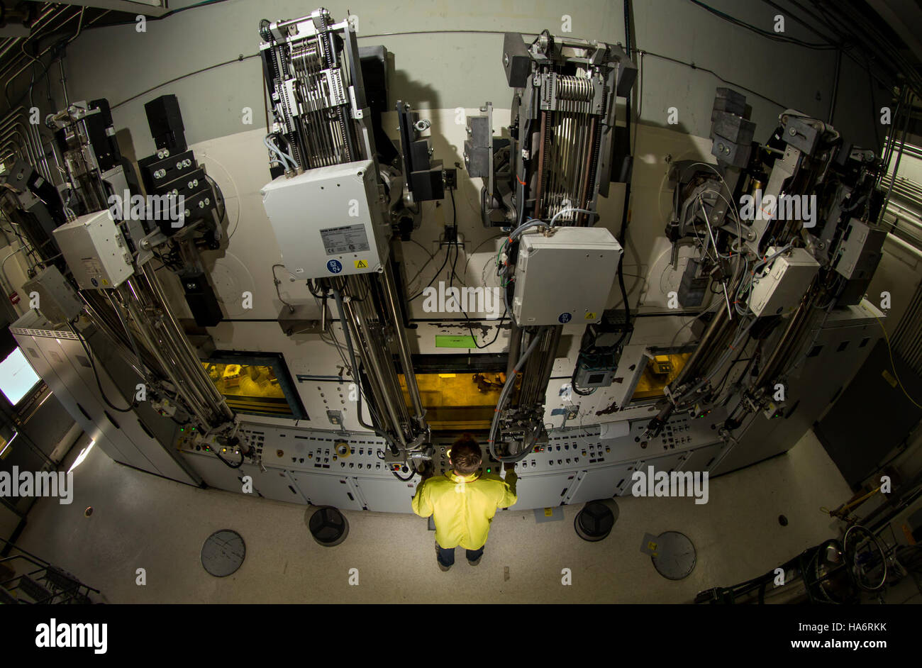 Radioactive isotopes hi-res stock photography and images - Alamy