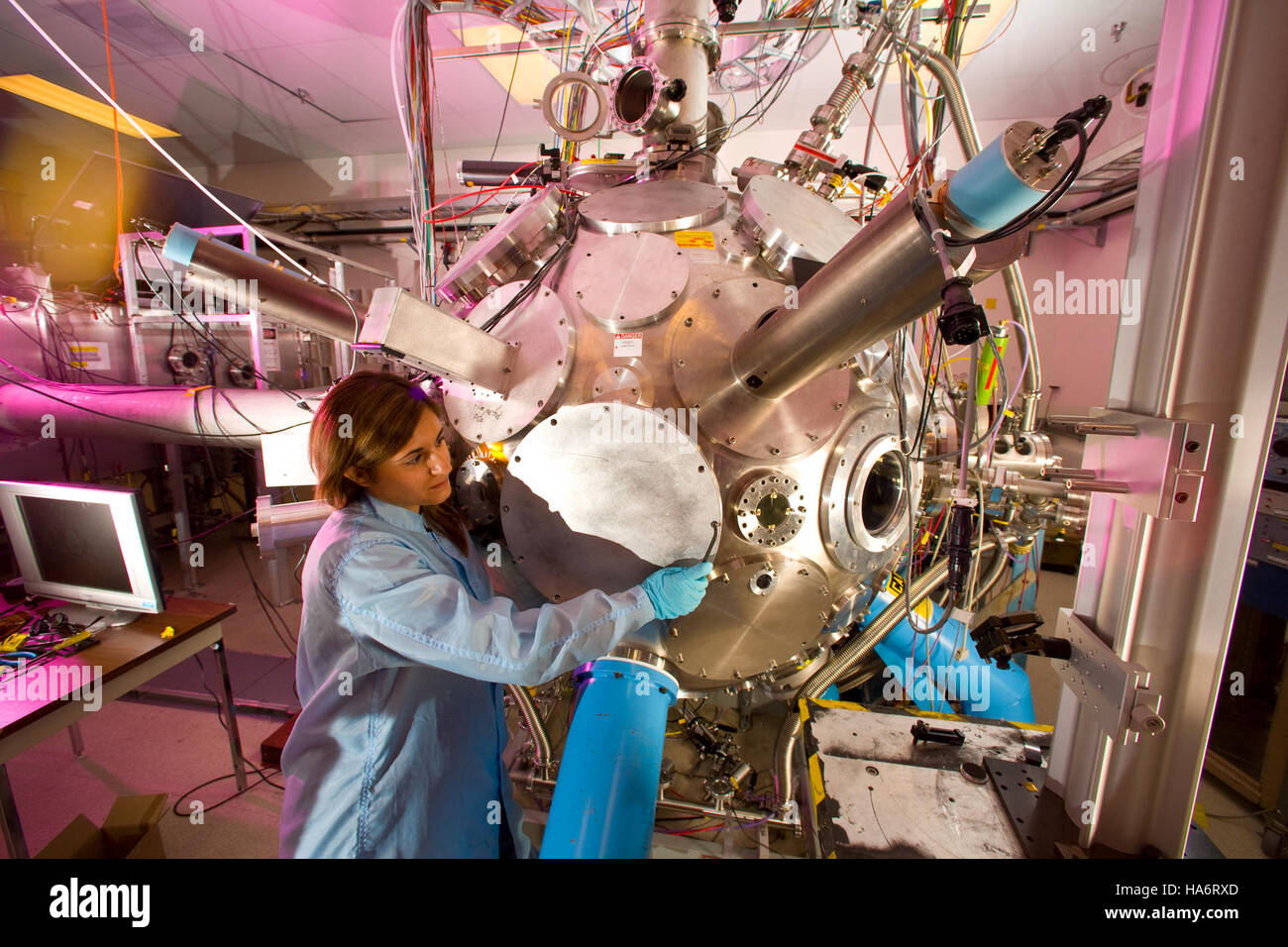 Laser experiments hi-res stock photography and images - Alamy