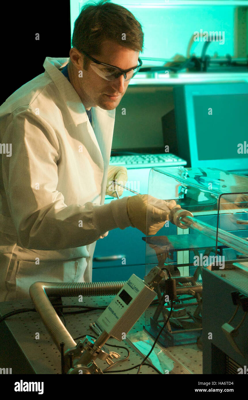 CINT scientist Andrew Dattelbaum works at Los Alamos National ...
