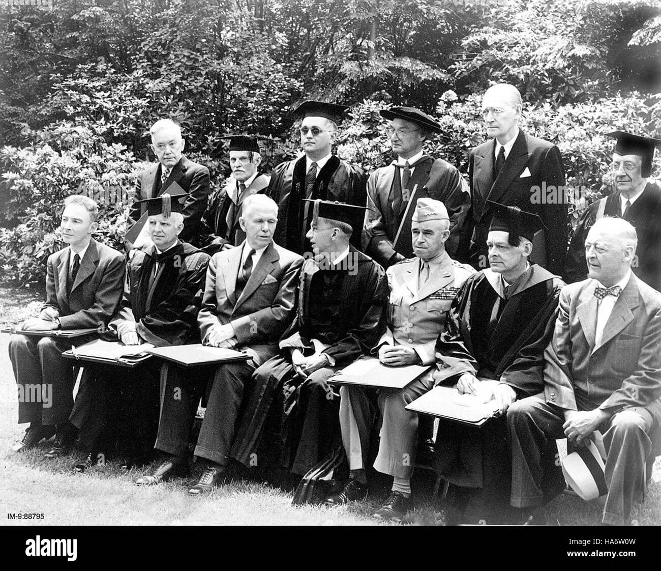 Oppenheimer los alamos laboratory hi-res stock photography and images ...