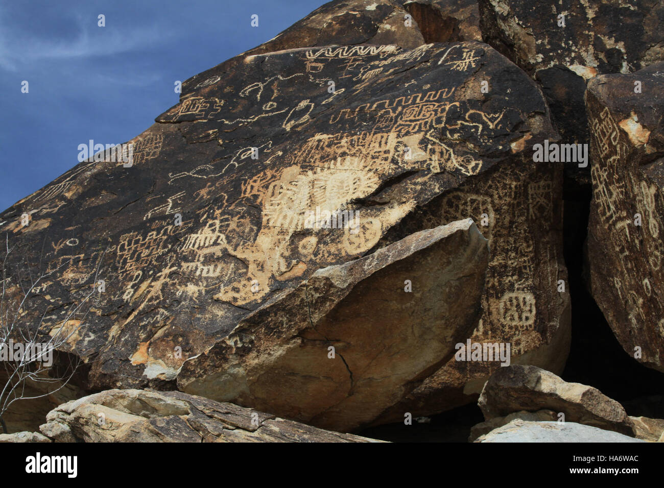 Desert rock art in the southern Nevada region, created by indigenous ...