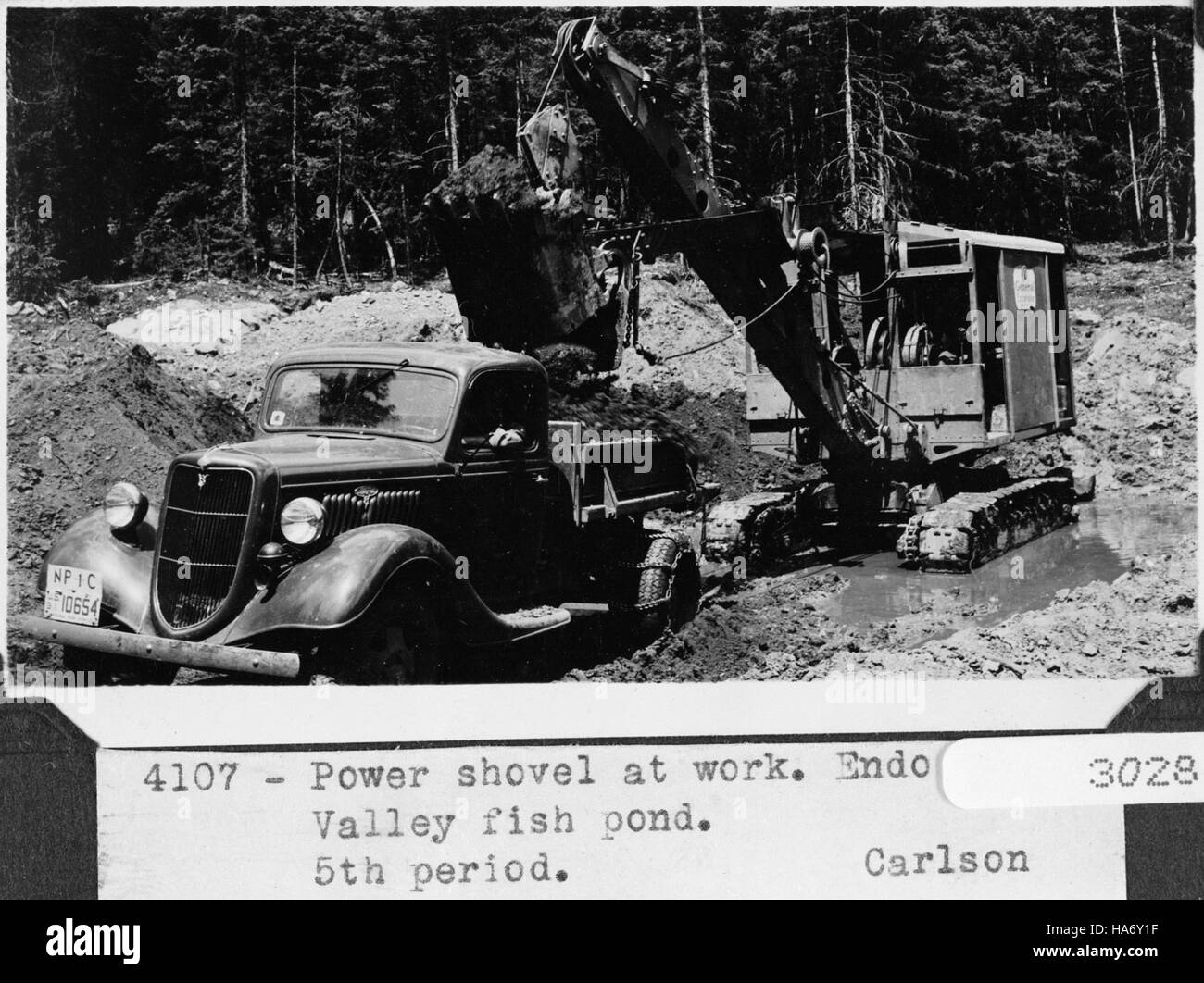 Power shovel used in hi-res stock photography and images - Alamy