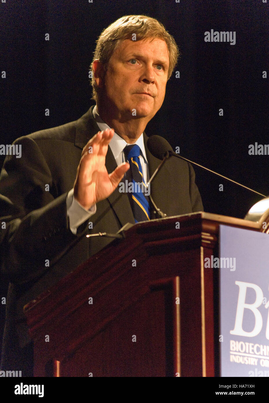 Secretary tom vilsack speaking hi-res stock photography and images - Alamy