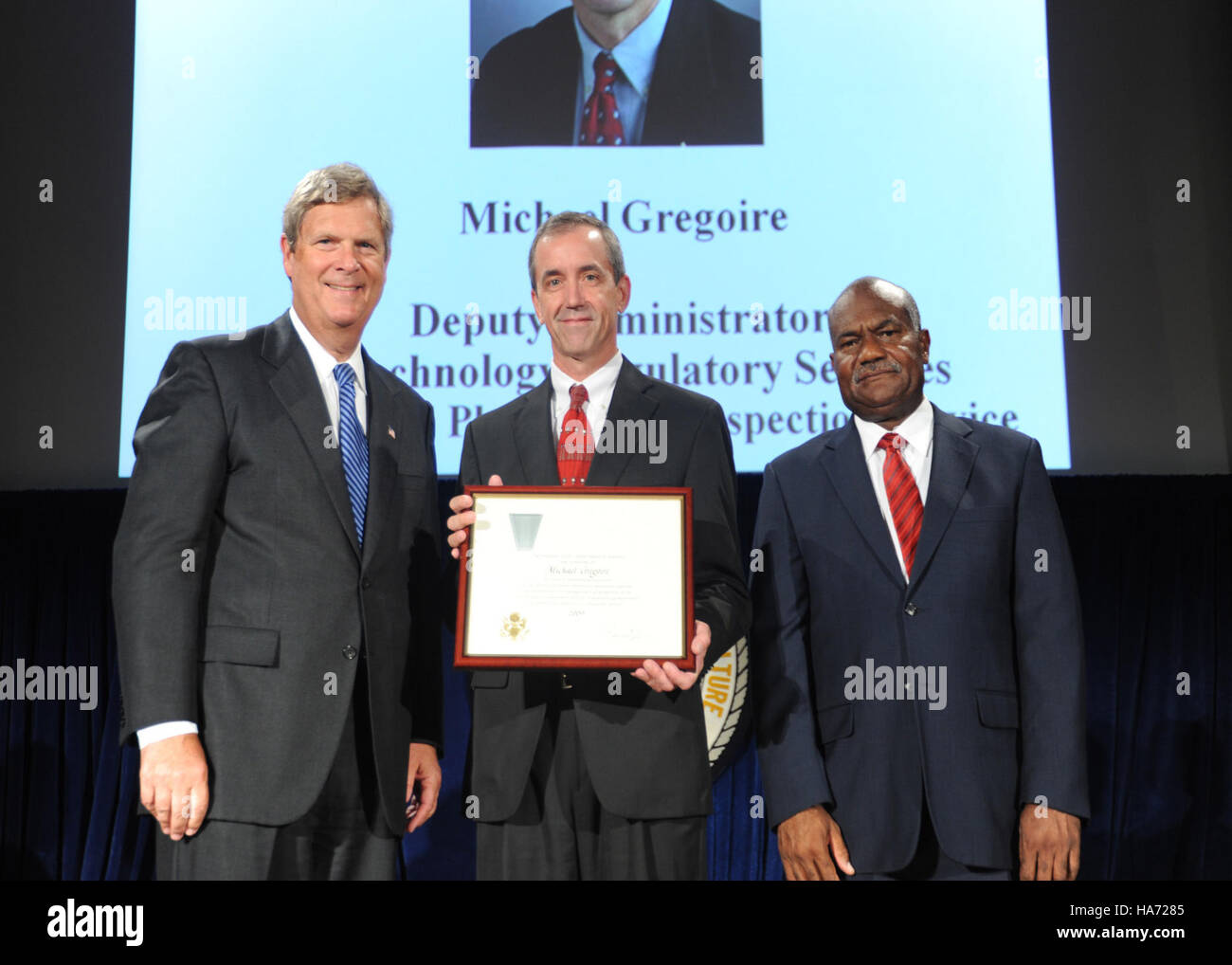 Michael Gregoire of APHIS receives the 2010 Honor Award for his ...