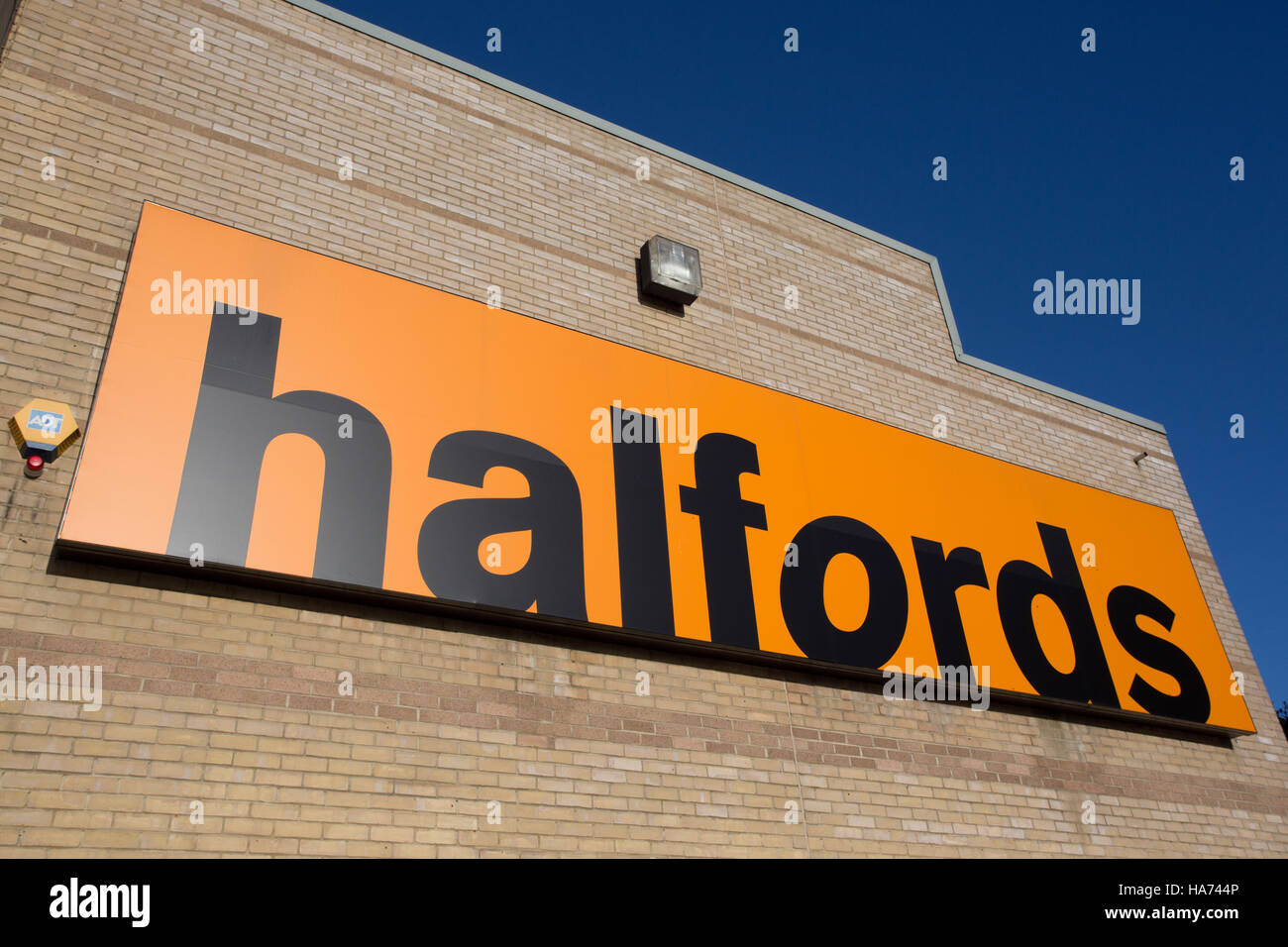 Halfords logo hi-res stock photography and images - Alamy