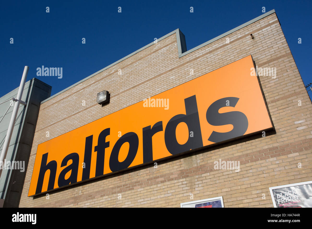 Halfords logo hi-res stock photography and images - Alamy