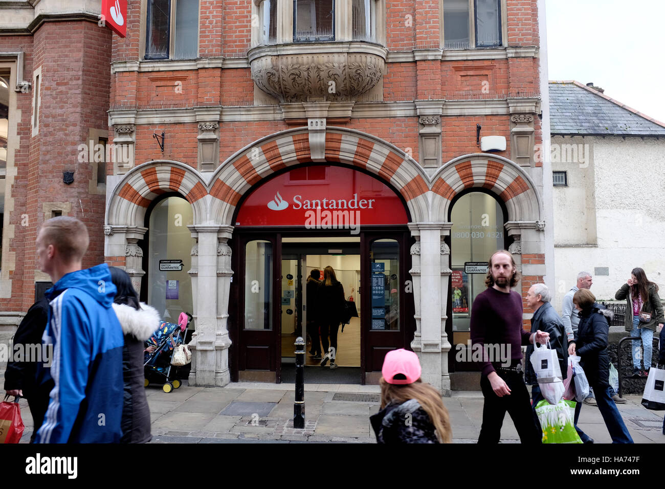 Santander uk plc hi-res stock photography and images - Alamy