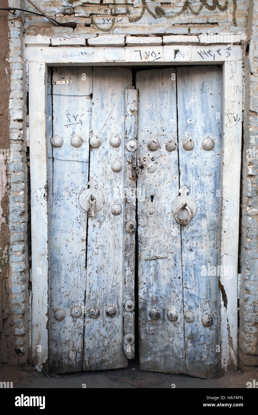Door in the old town of Yazd, Iran Stock Photo - Alamy