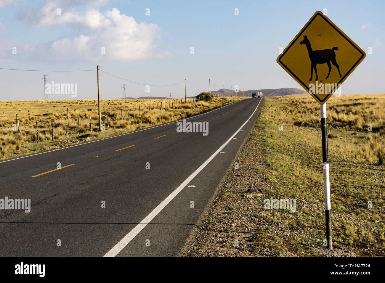 Highlands road sign hi-res stock photography and images - Alamy