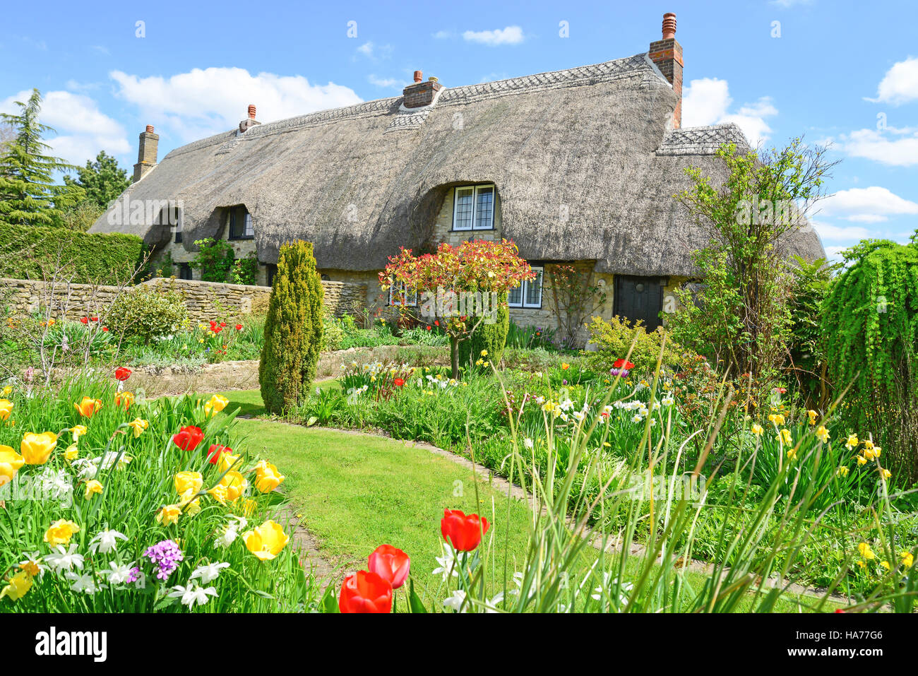 Cottage garden hi-res stock photography and images - Alamy