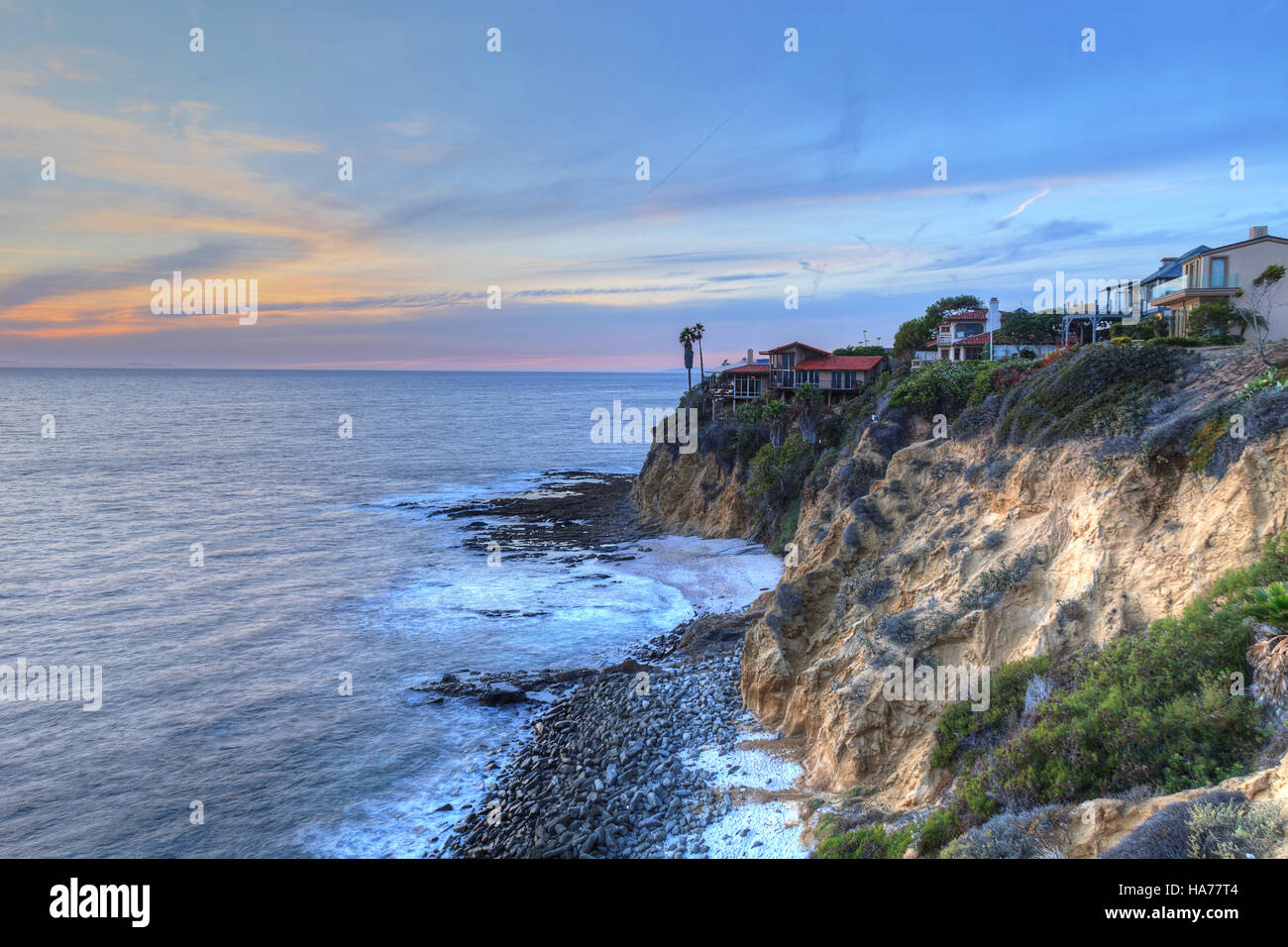 Sunset view of the ocean from the cliffs of Crescent Bay Point Park in ...