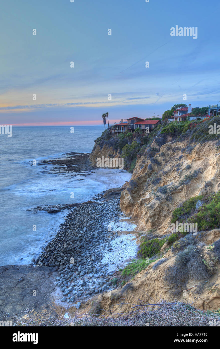 Sunset view of the ocean from the cliffs of Crescent Bay Point Park in ...
