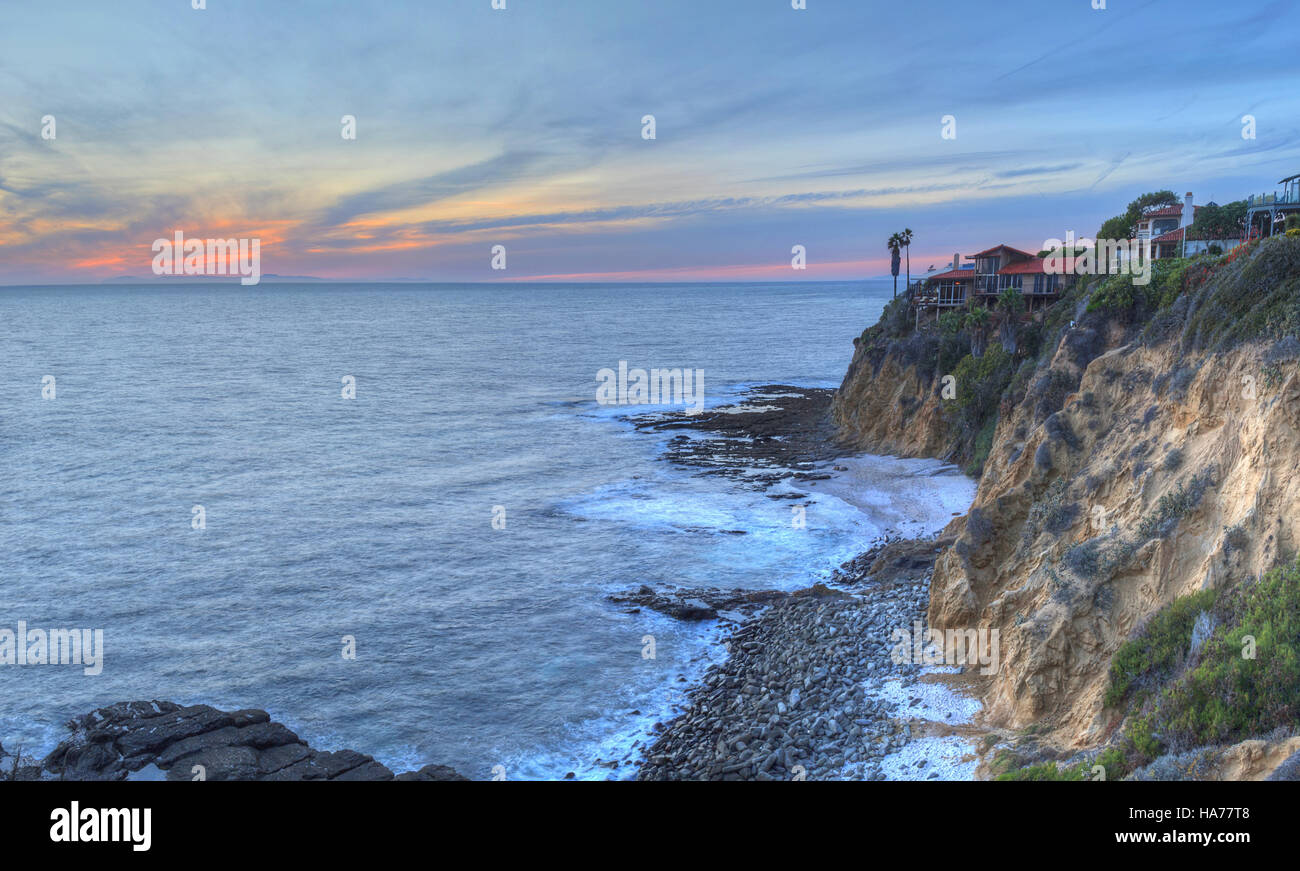 Sunset view of the ocean from the cliffs of Crescent Bay Point Park in ...