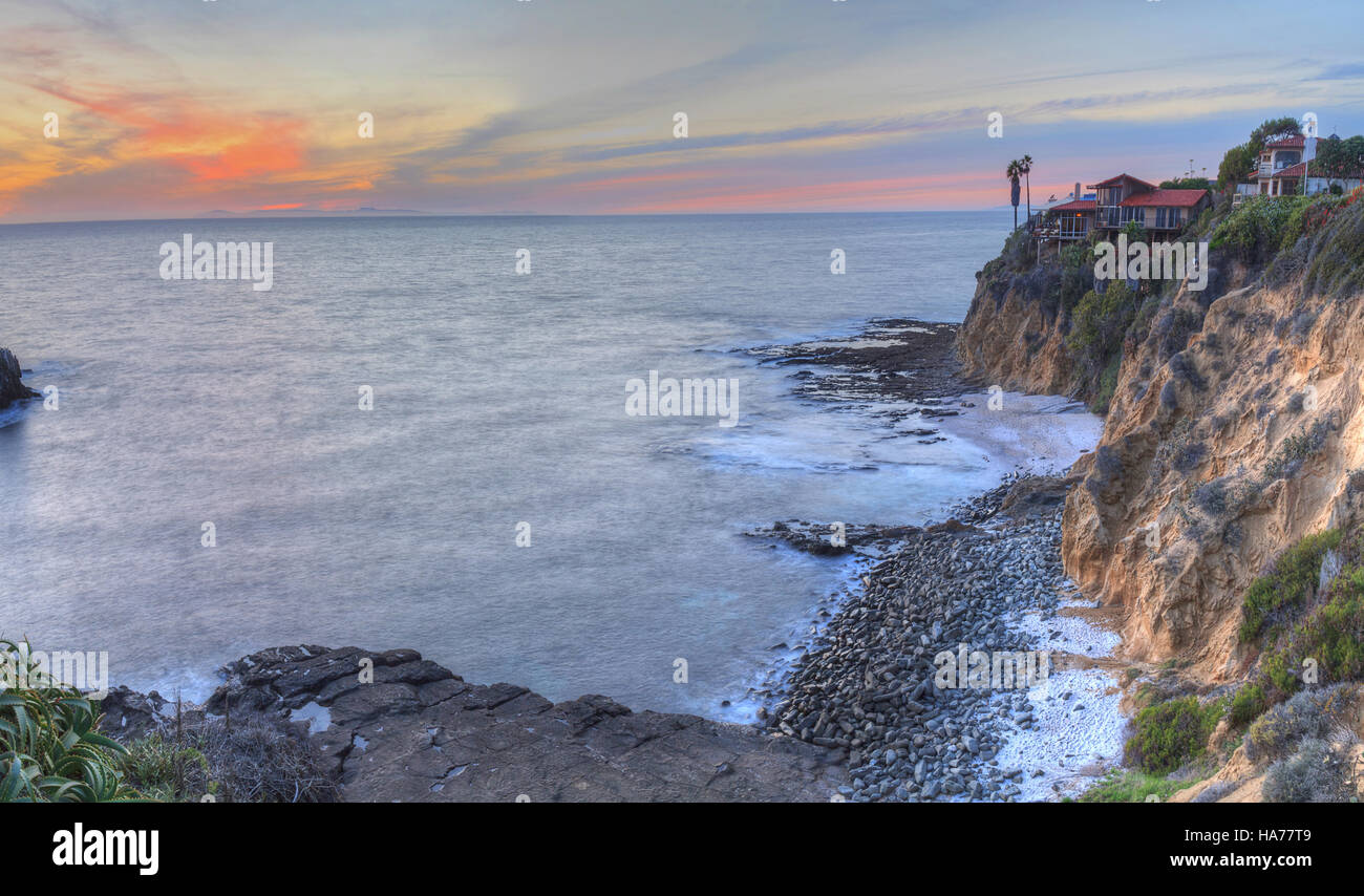Sunset view of the ocean from the cliffs of Crescent Bay Point Park in ...