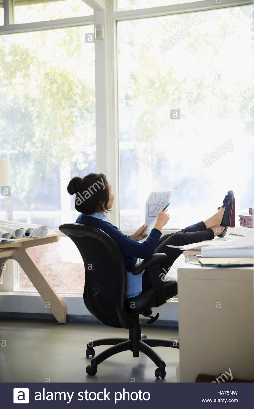 Female feet on desk hi-res stock photography and images - Alamy