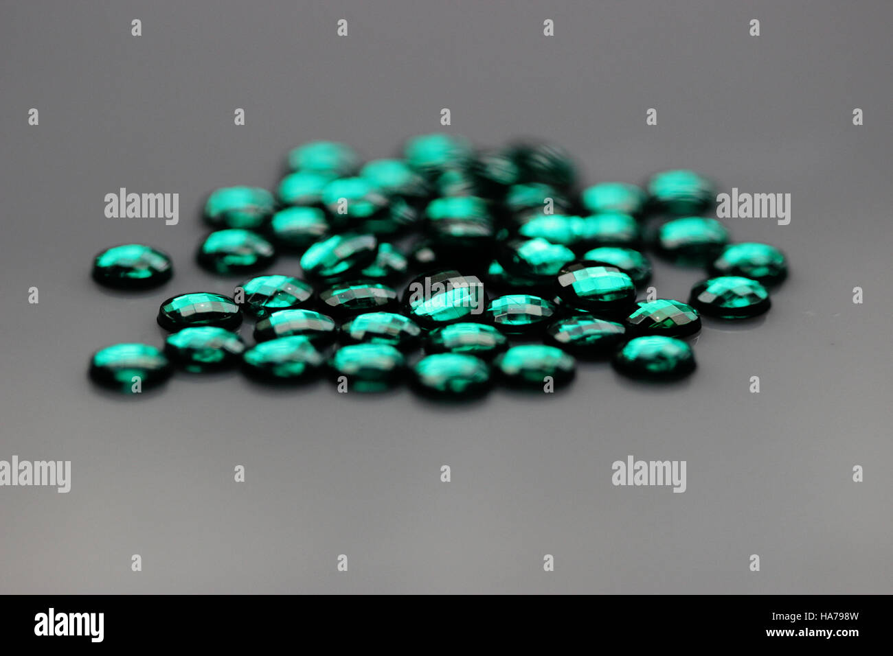 Emrald green hi-res stock photography and images - Alamy