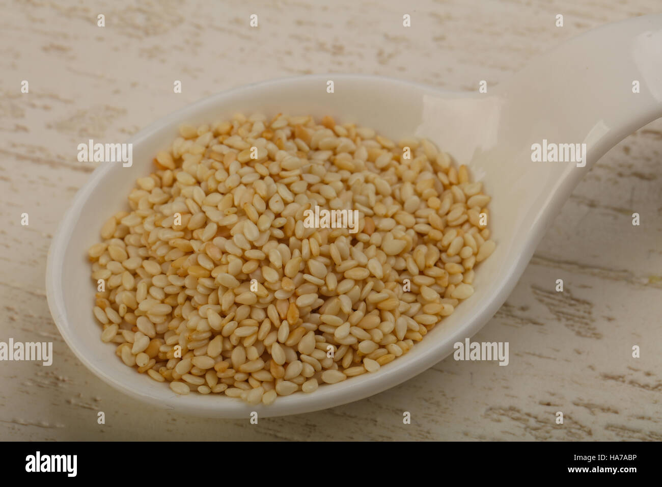 Roasted sesame seeds in the bowl over wood background Stock Photo - Alamy