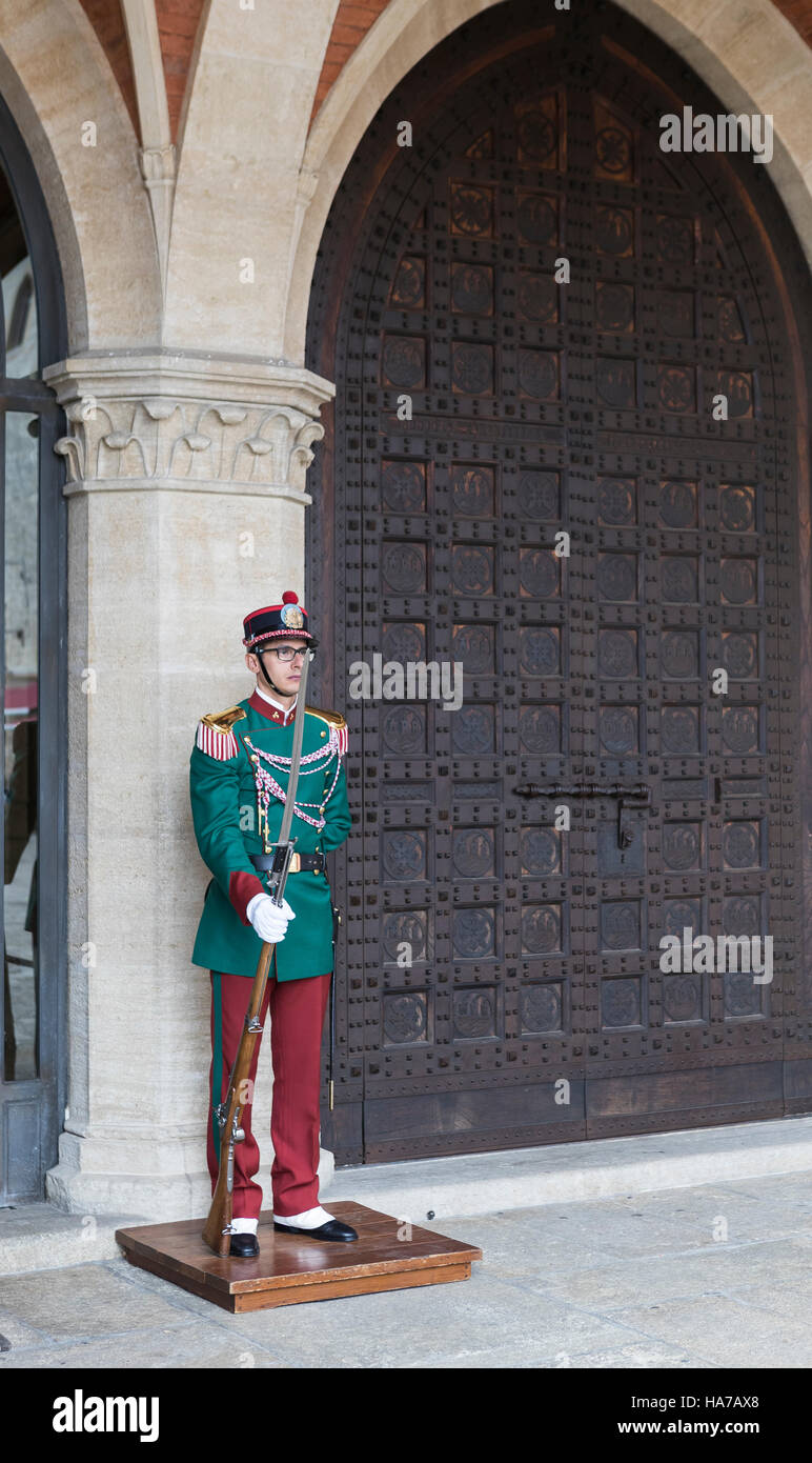 Guards in ceremonial uniform outside Palazzo Pubblico government ...