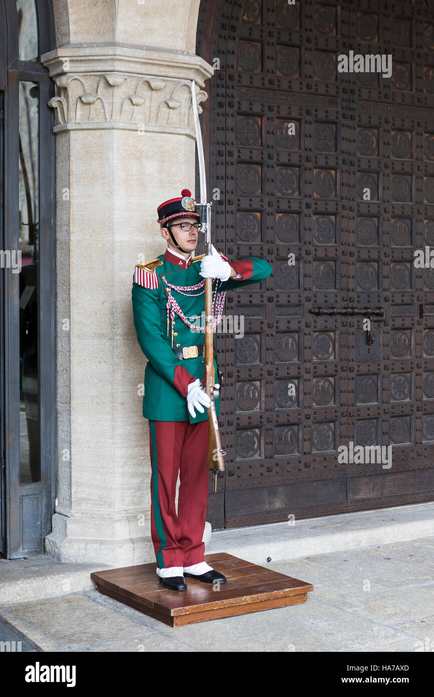 Guards in ceremonial uniform outside Palazzo Pubblico government ...