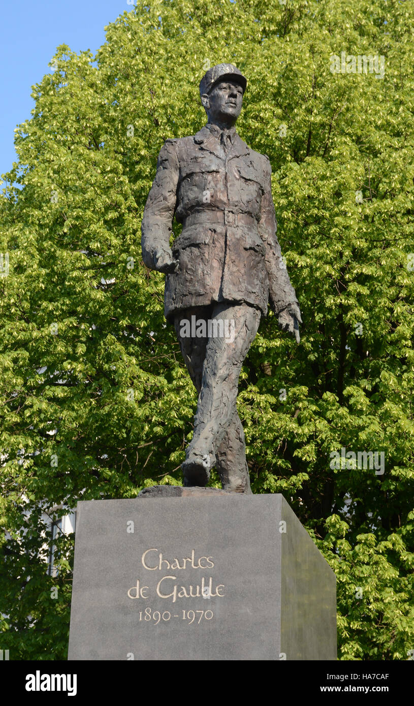Statue général charles de hi-res stock photography and images - Alamy