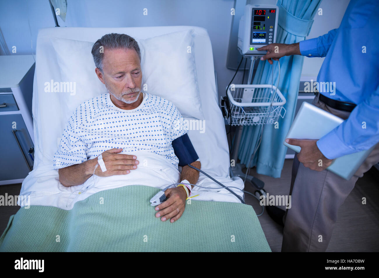 Doctor professional heart rate hi-res stock photography and images - Alamy
