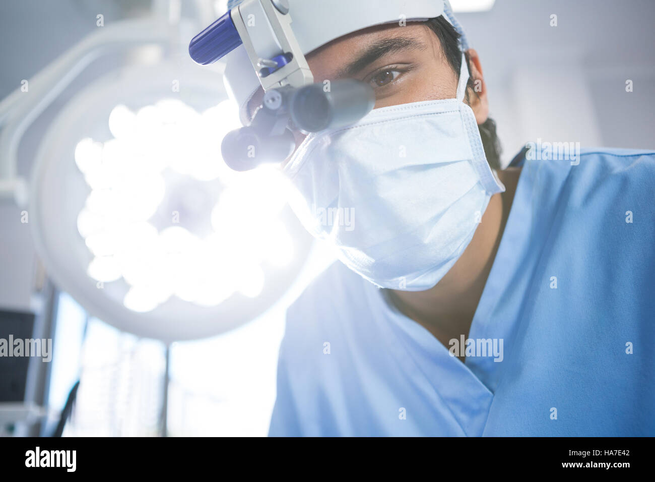 Male surgeon wearing surgical loupes Stock Photo - Alamy