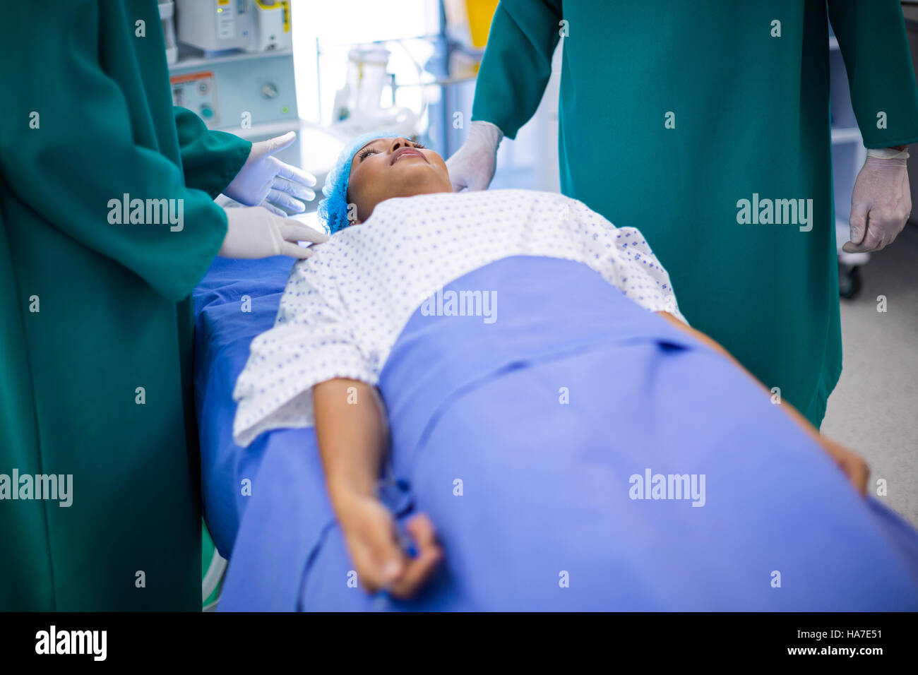 Surgeons performing operation in operation room Stock Photo - Alamy