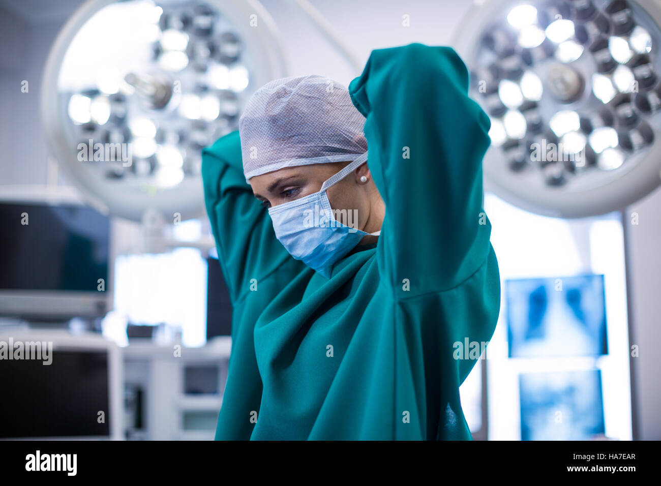 Female surgeon wearing surgical mask Stock Photo - Alamy