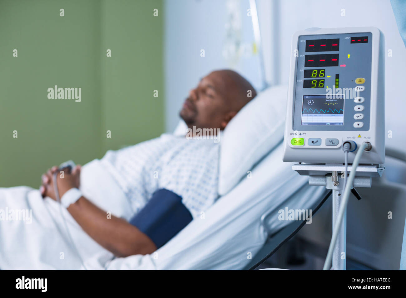 Patient monitoring machine in ward Stock Photo - Alamy