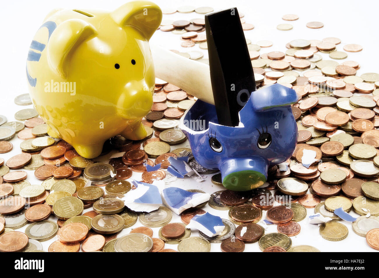 Smashes hammer piggy bank hi-res stock photography and images - Alamy