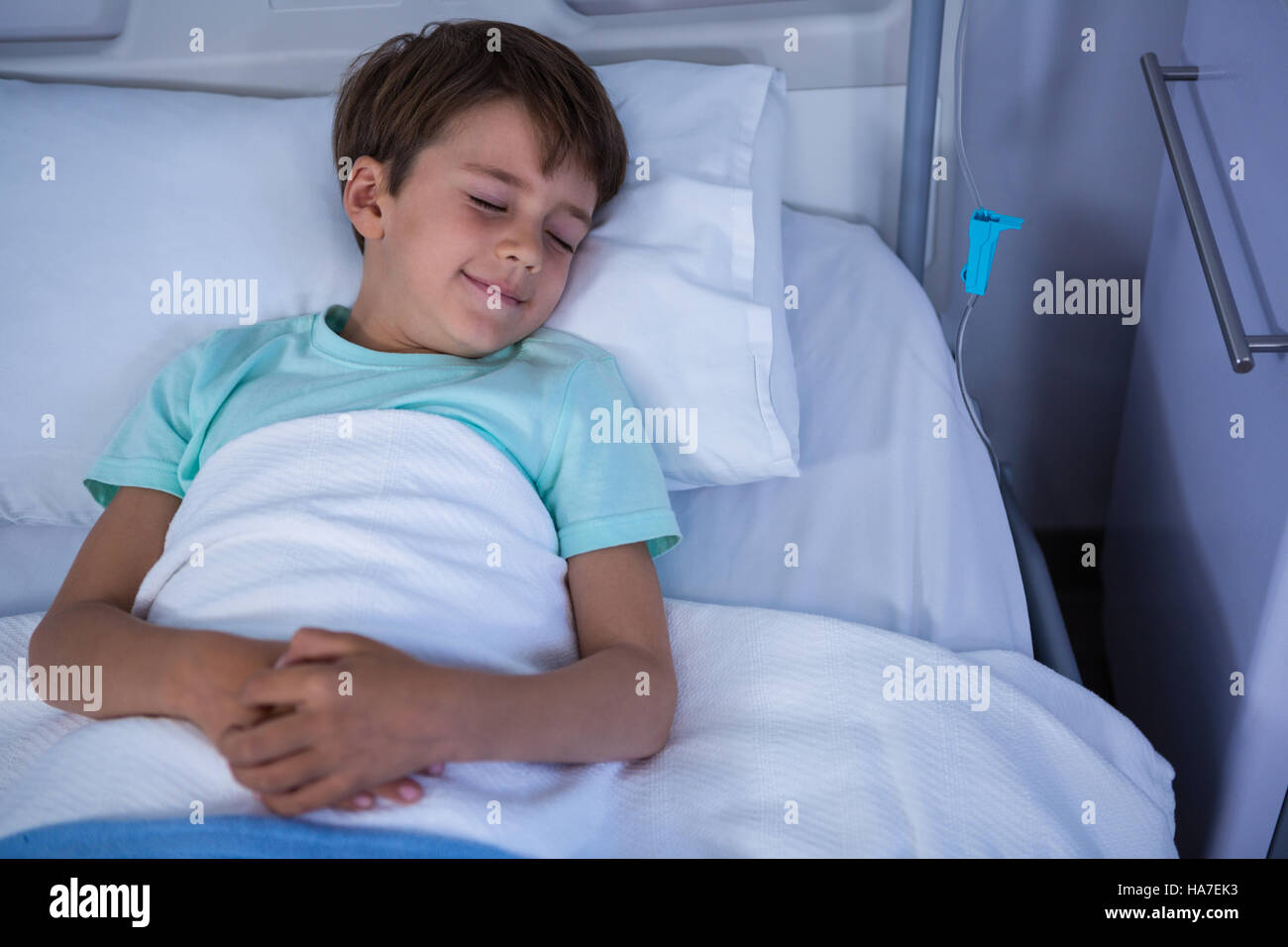 Patient resting in ward Stock Photo - Alamy